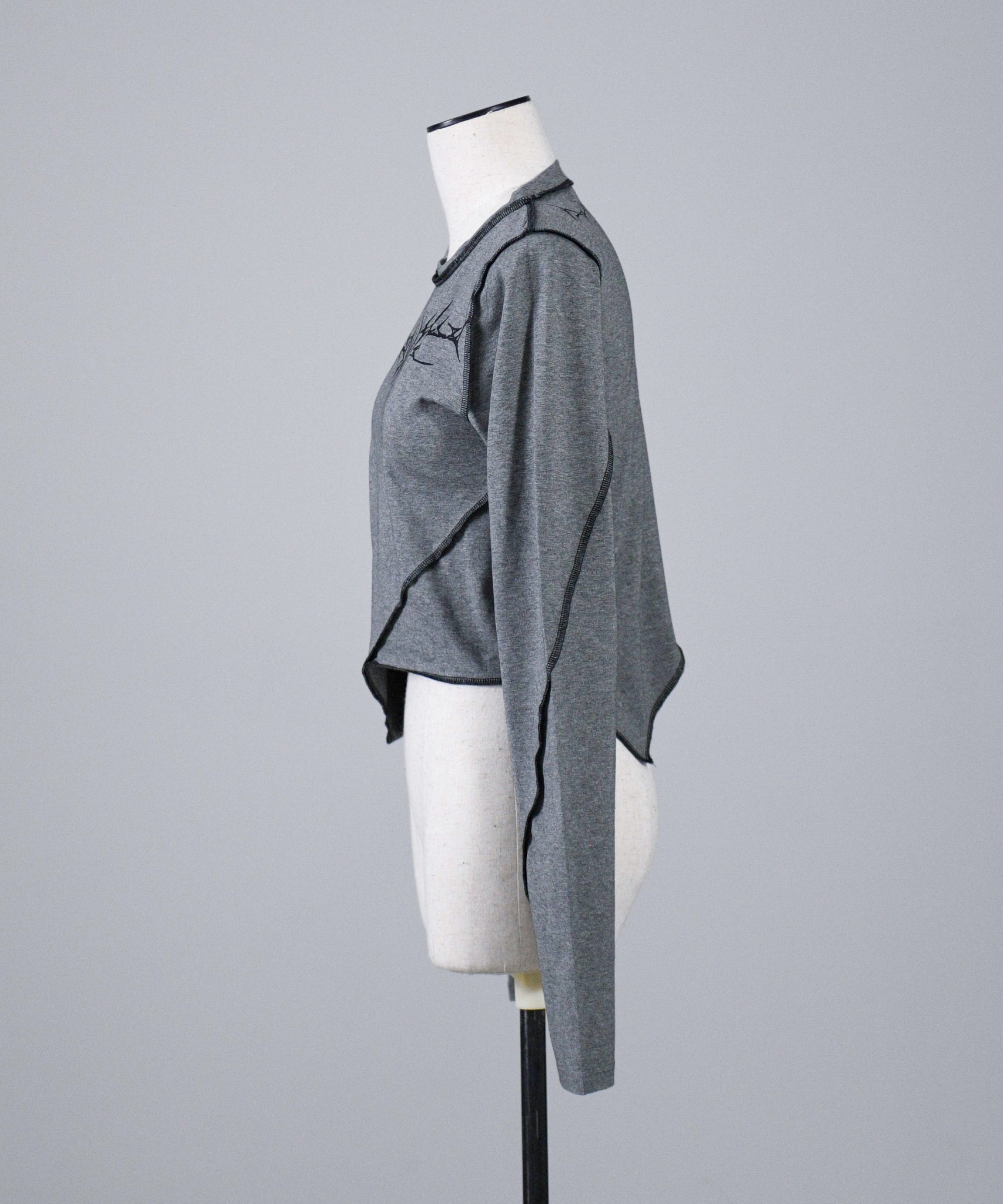 [ACRO TOKYO][REFLEM] Asymmetrical Cropped Long Sleeve T-Shirt